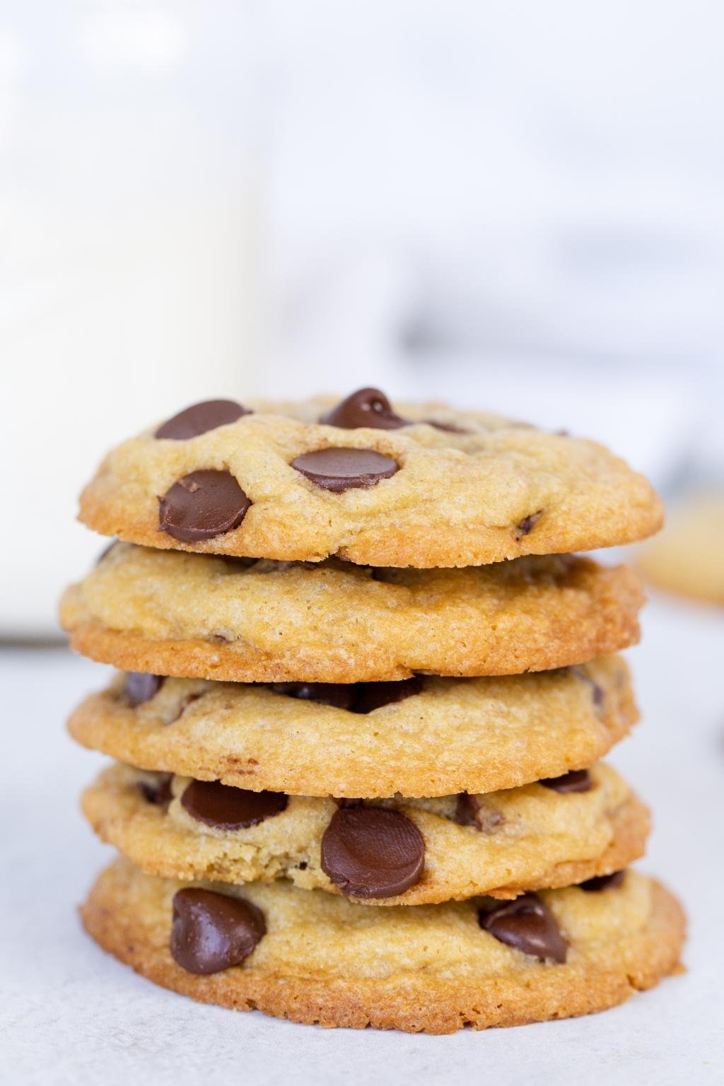 Easy Chocolate Chip Cookies (Video) - Momsdish
