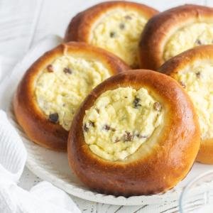 Vatrushka Buns (Moms Recipe) - Momsdish