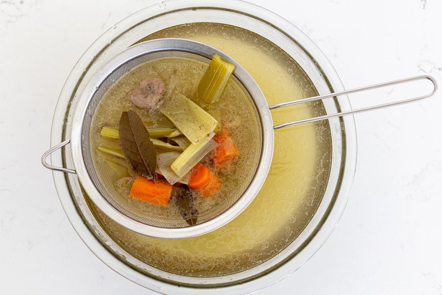 Easy Homemade Chicken Broth - Momsdish