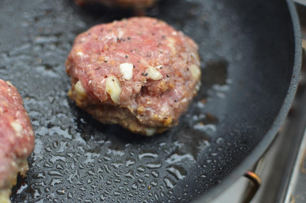 Messy Burger Recipe (Crazy Easy) - Momsdish