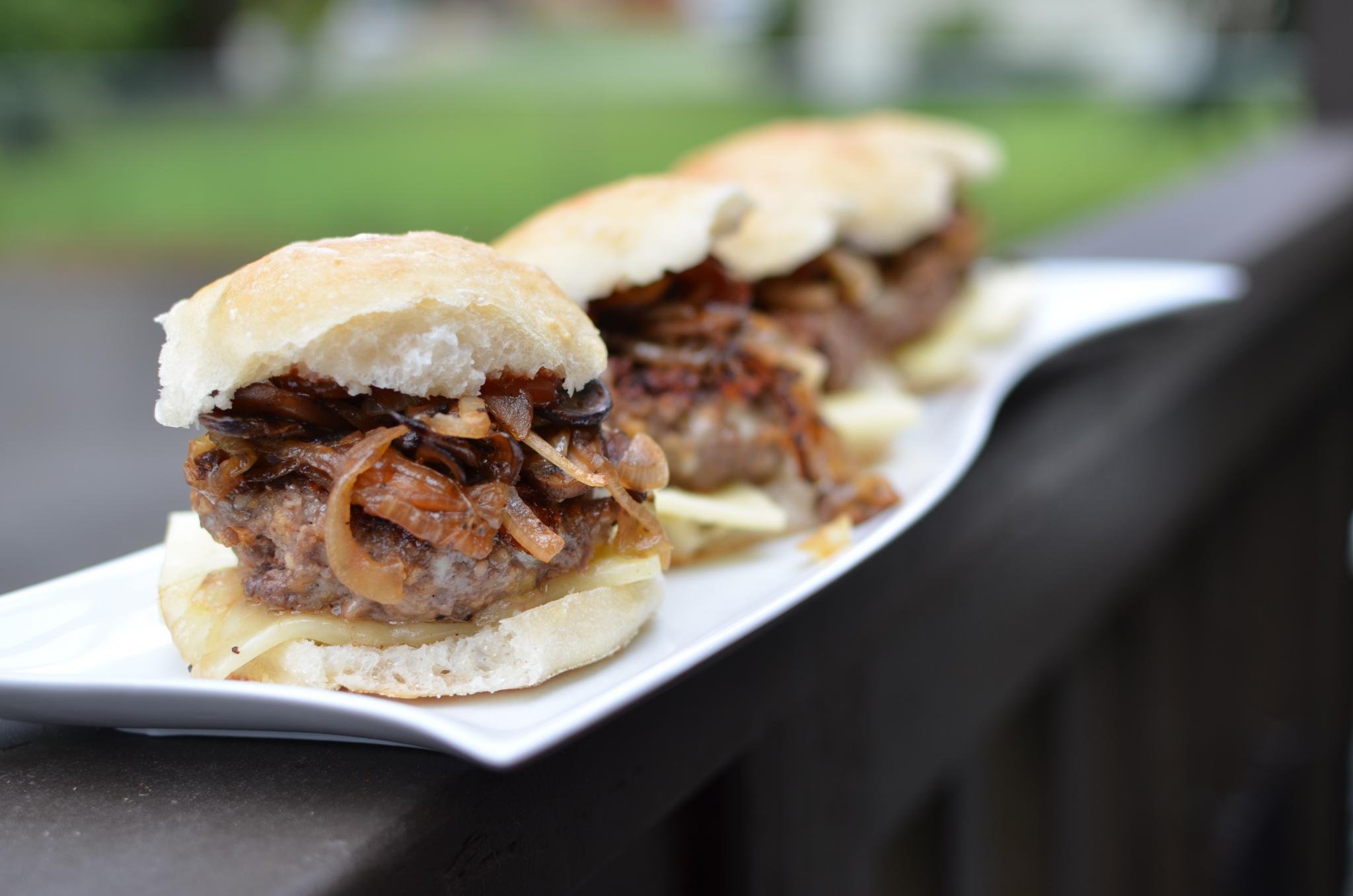 Messy Burger Recipe (Crazy Easy) - Momsdish
