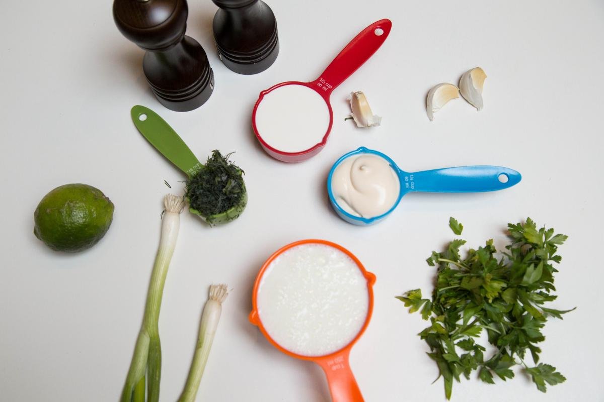 Light Ranch Dressing Recipe (Only 5 Minutes) - Momsdish