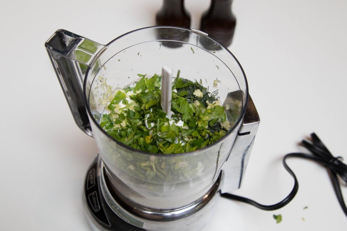 Light Ranch Dressing Recipe (Only 5 Minutes) - Momsdish