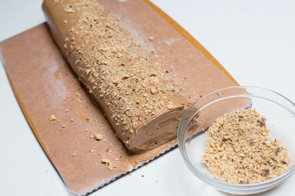 Hazelnut Log Cake (Ferrero Rocher Inspired) - Momsdish