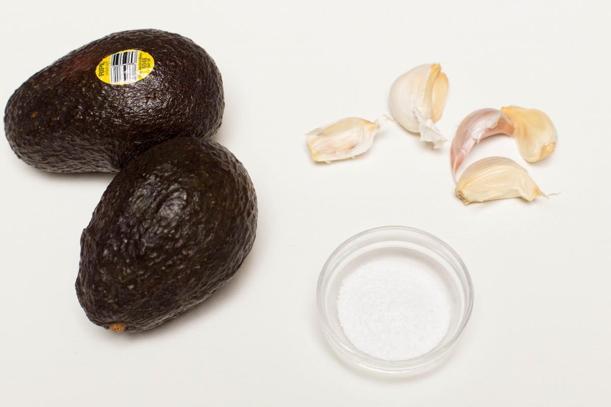 5-Minute Garlic Avocado Spread - Momsdish