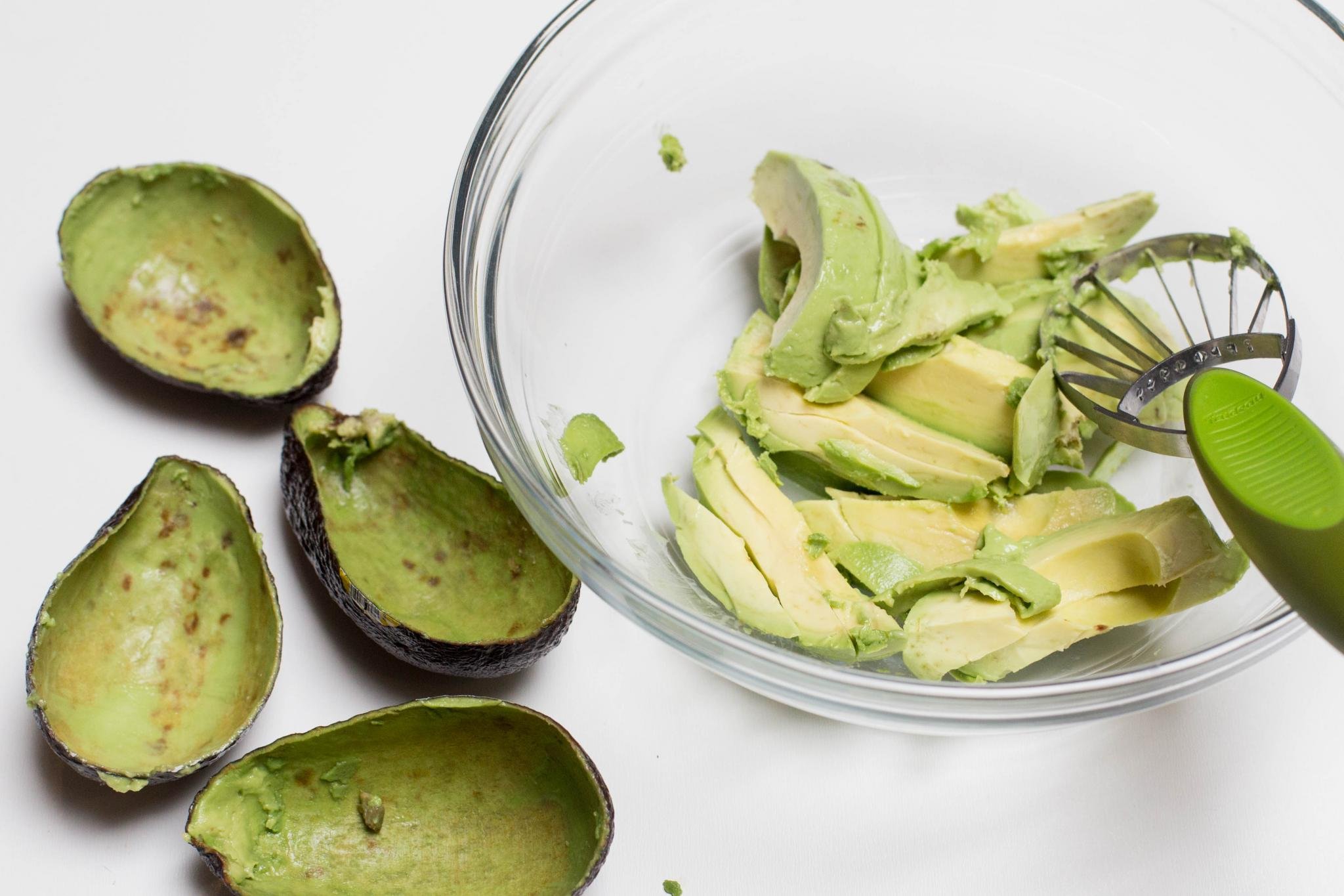 5-Minute Garlic Avocado Spread - Momsdish