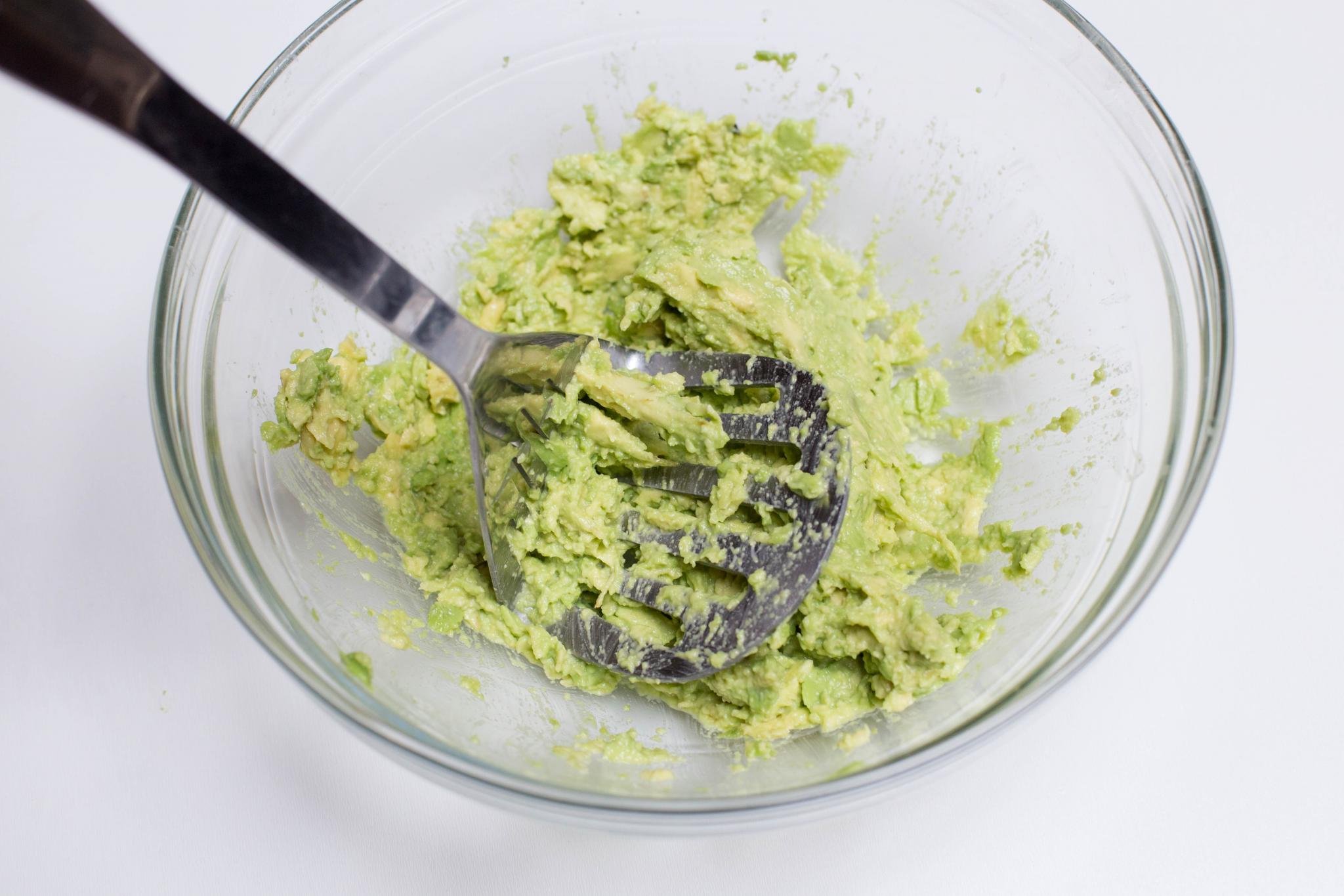 5-Minute Garlic Avocado Spread - Momsdish
