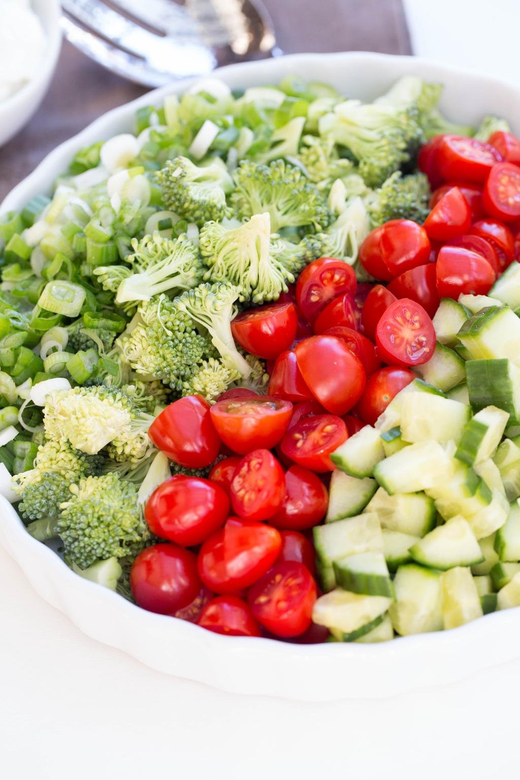 Broccoli Cucumber and Tomato Salad - Momsdish