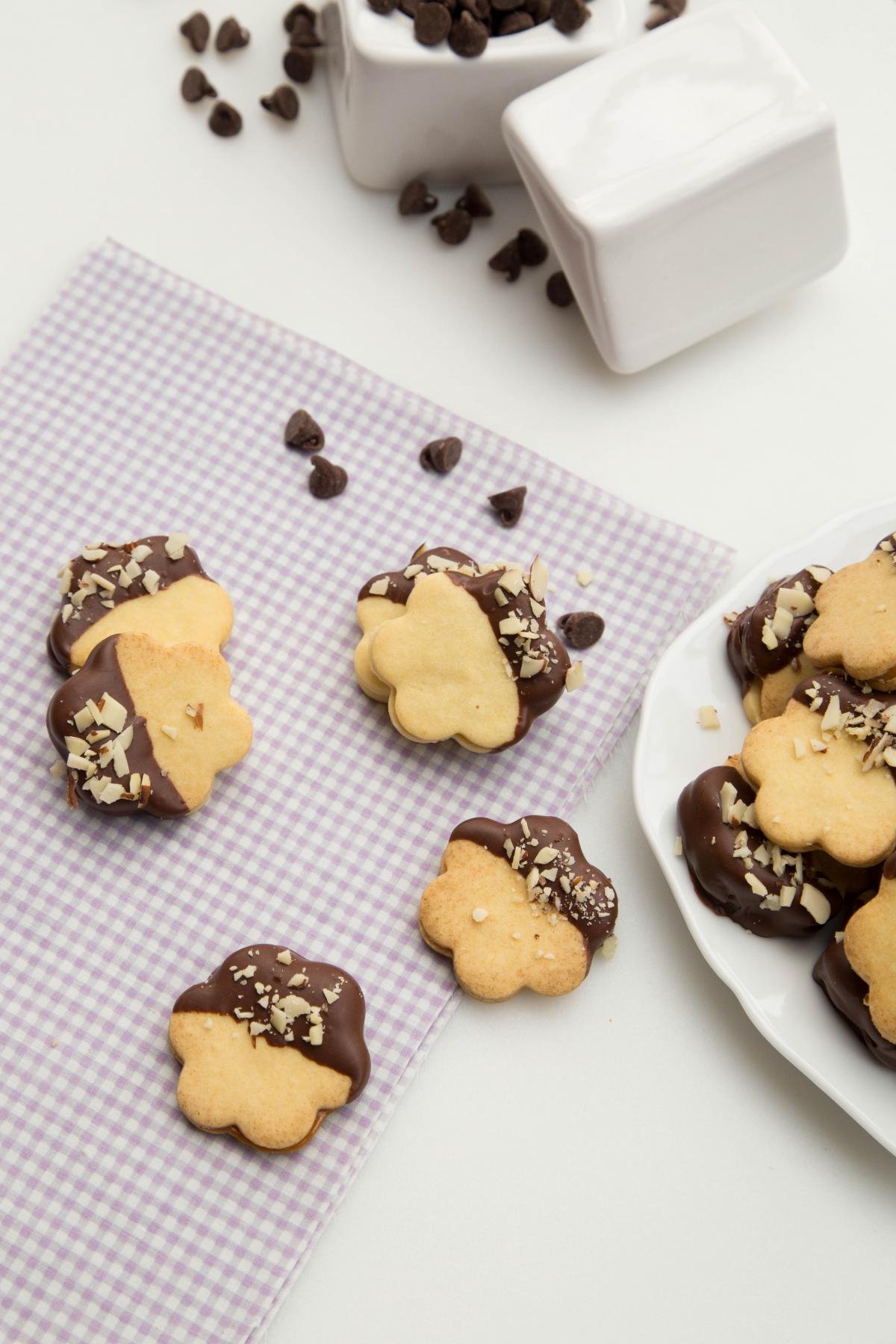 Dulce De Leche Sandwich Cookies - Momsdish
