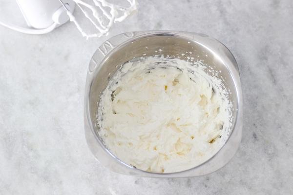 White Chocolate Raspberry Mini Tarts - Momsdish