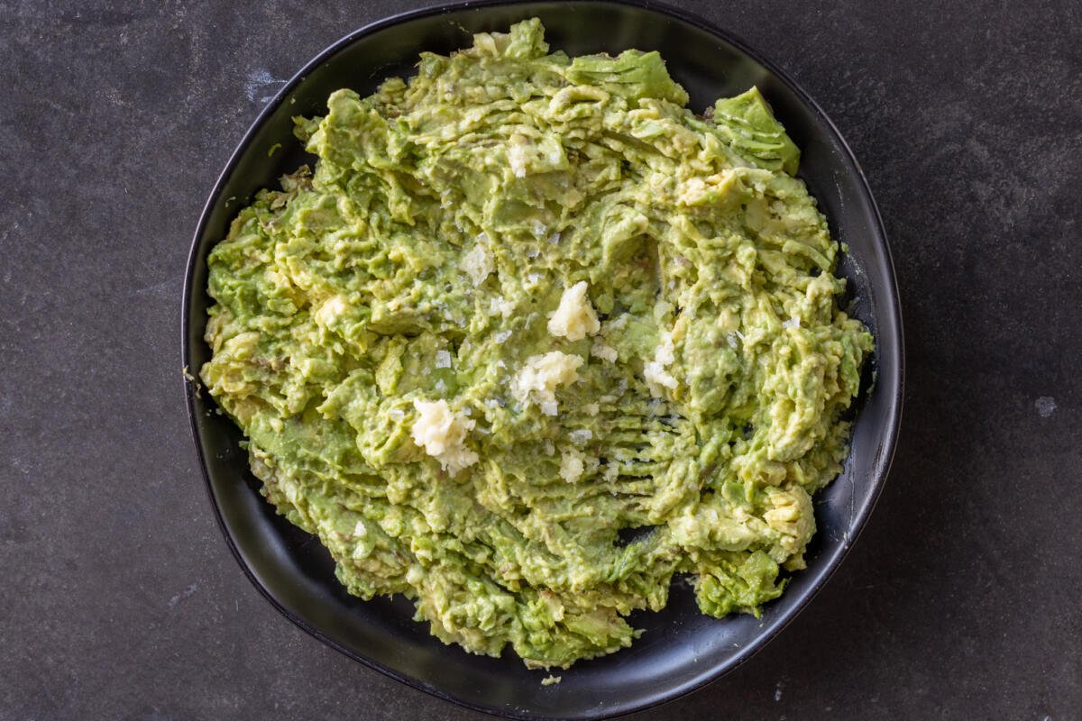 5-Minute Garlic Avocado Spread - Momsdish