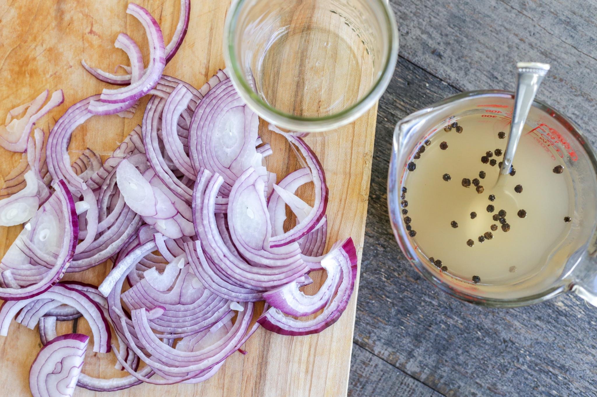 Quick Pickled Onions Recipe - Momsdish
