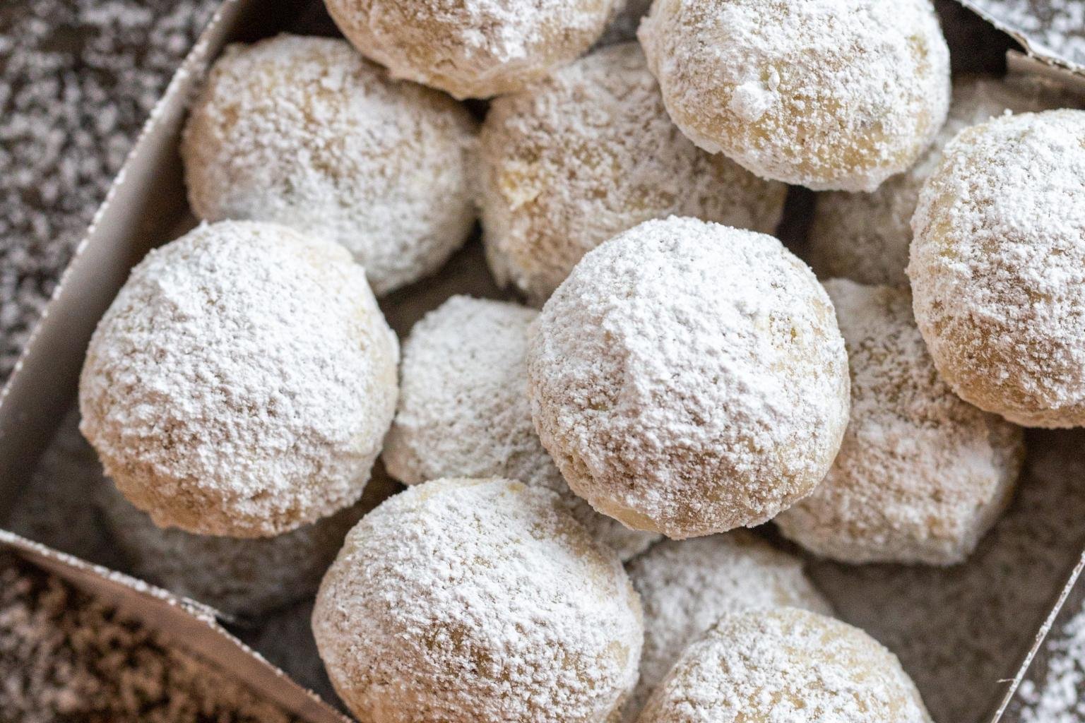 Snowball Cookies Recipe (Only 5 Ingredients) - Momsdish