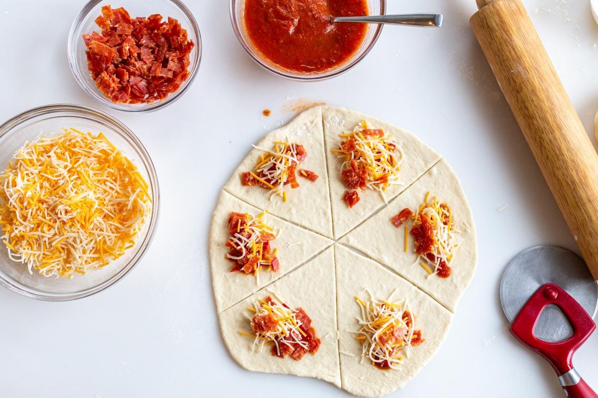 Pizza Rolls Recipe (4 Easy Steps) - Momsdish