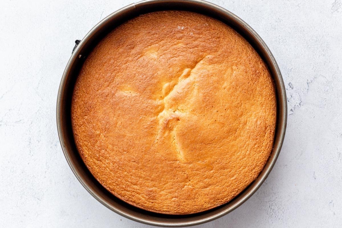 The Perfect Sponge Cake + Video (Only 3 Ingredients) - Momsdish