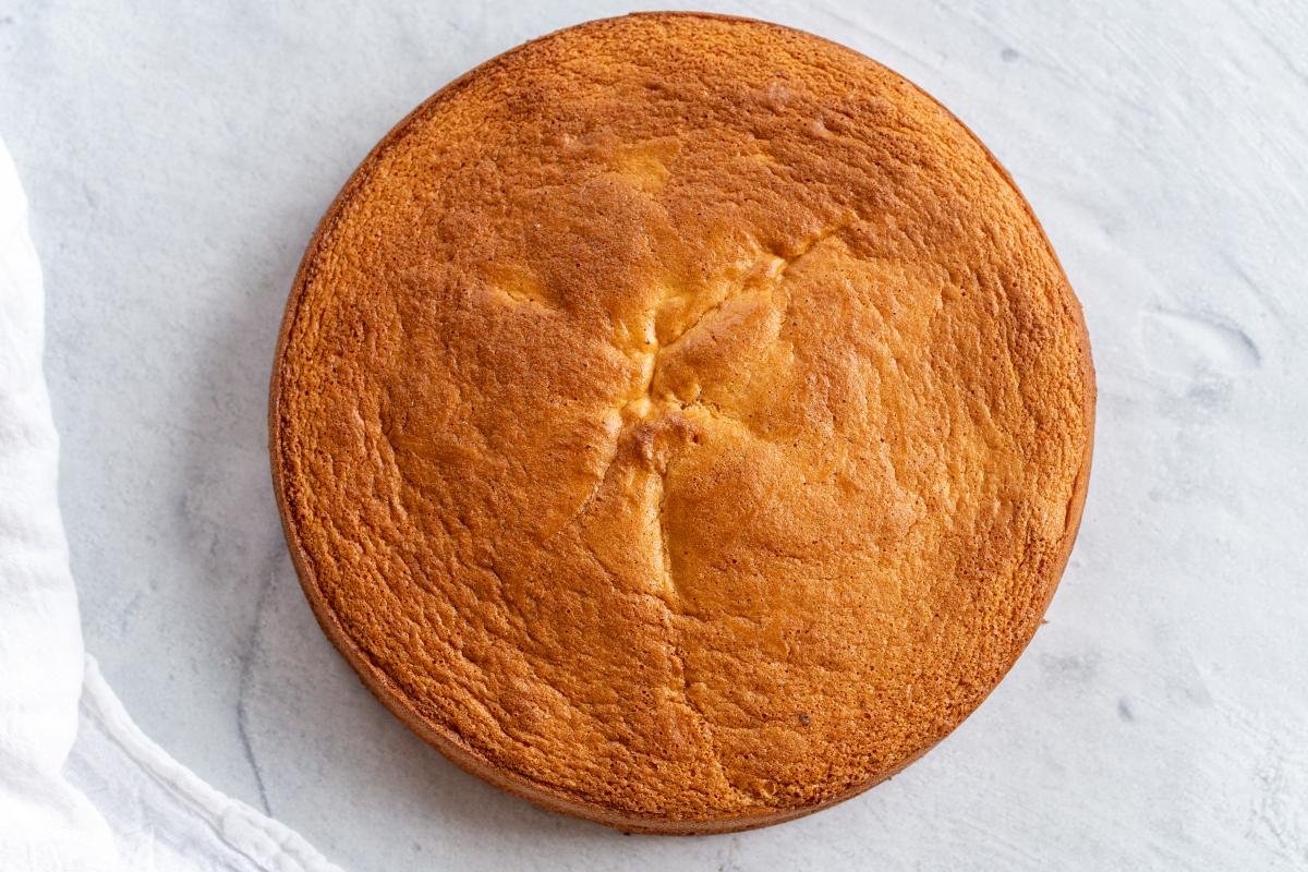The Perfect Sponge Cake + Video (Only 3 Ingredients) - Momsdish