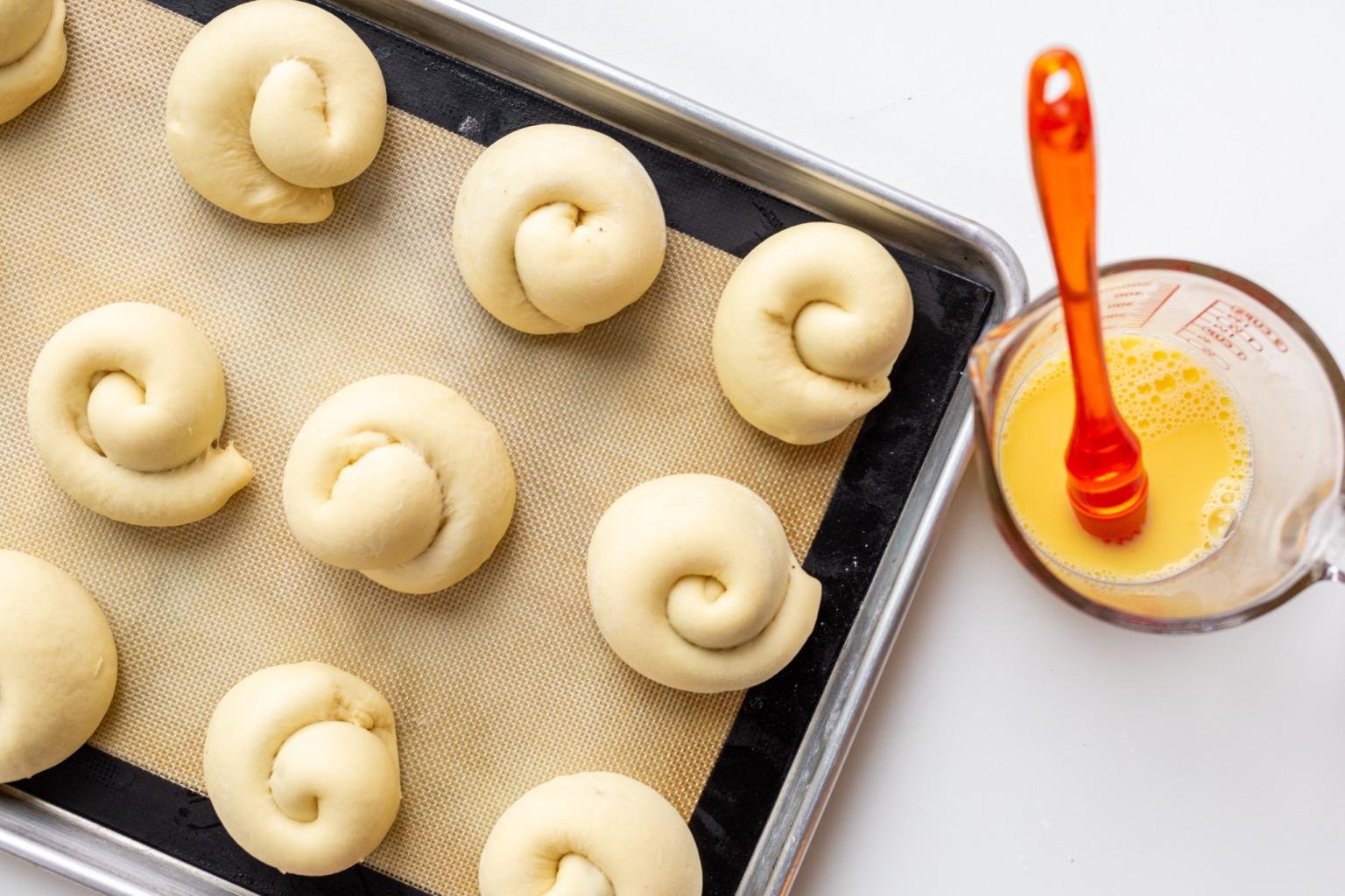 Fluffy Poppy Seed Buns (Piroshki) - Momsdish