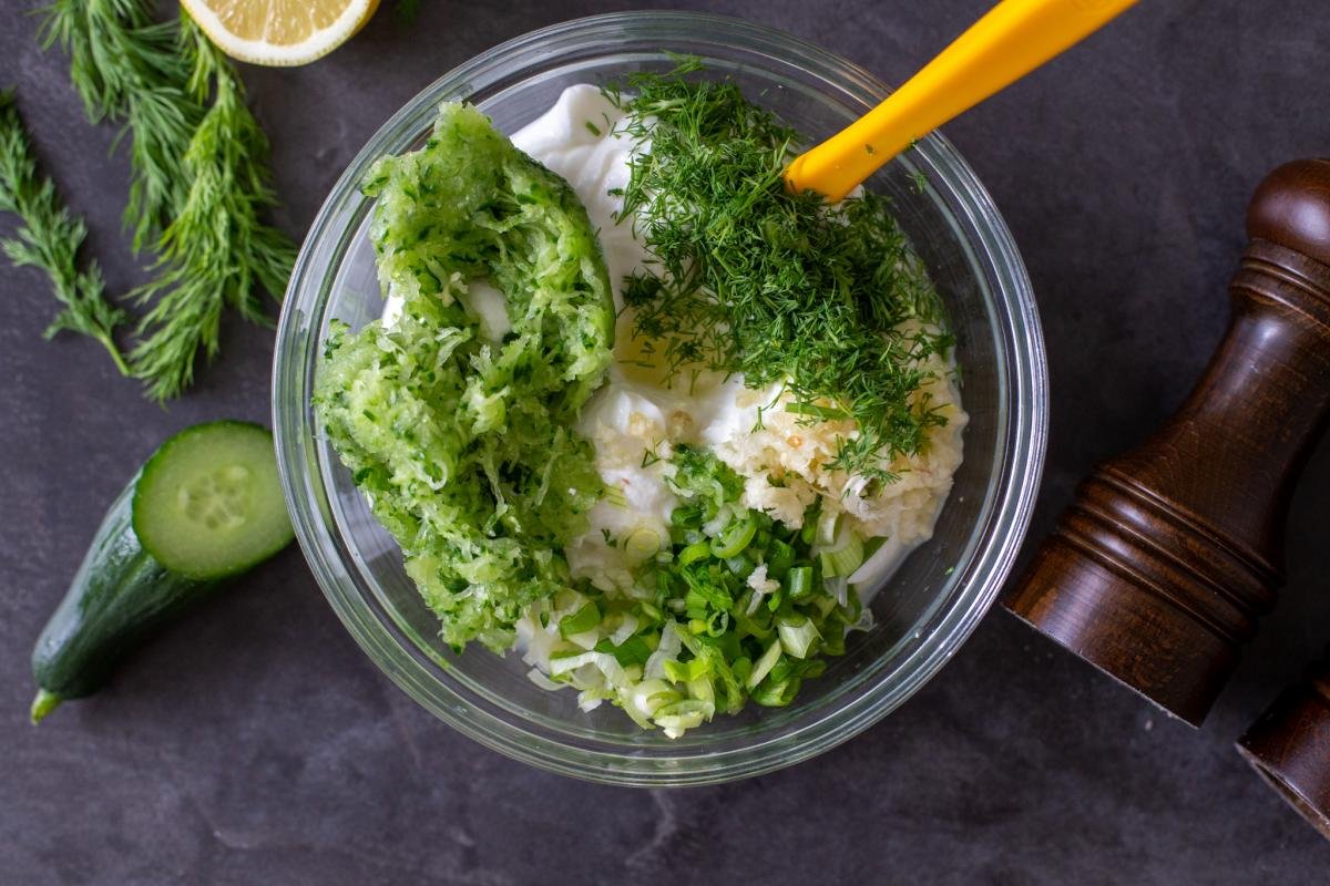 Quick Tzatziki Sauce - Momsdish