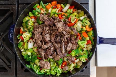 Authentic Hunan Beef Recipe (One-Pan) - Momsdish