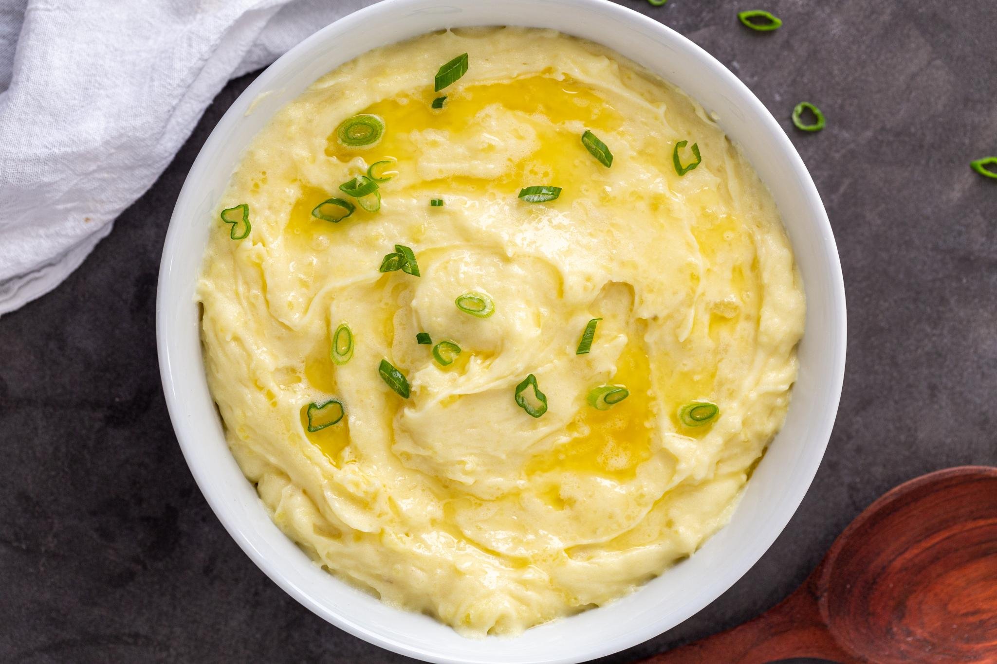 Easy Creamy Mashed Potatoes - Momsdish
