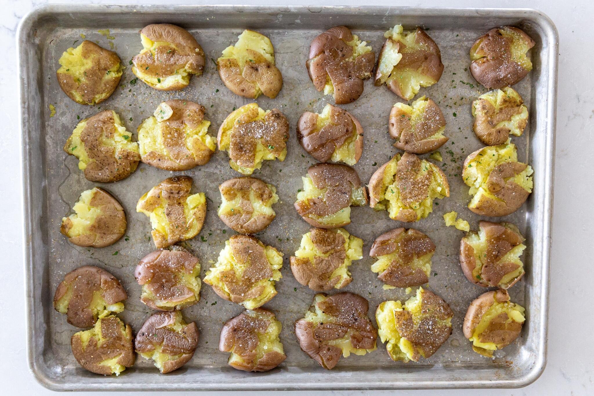 Crispy Smashed Potatoes (Extra Easy) - Momsdish