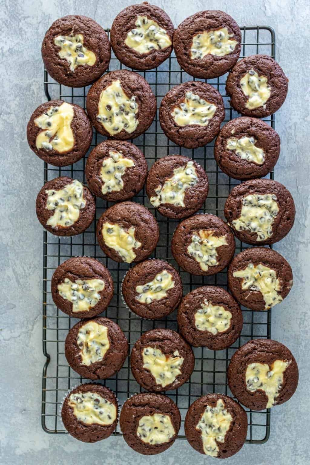 Cheesecake Chocolate Cupcakes (Super Moist) - Momsdish