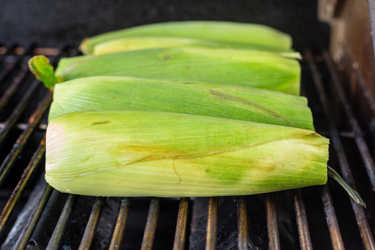 Grilled Corn on The Cob Recipe (Extra Easy!) - Momsdish