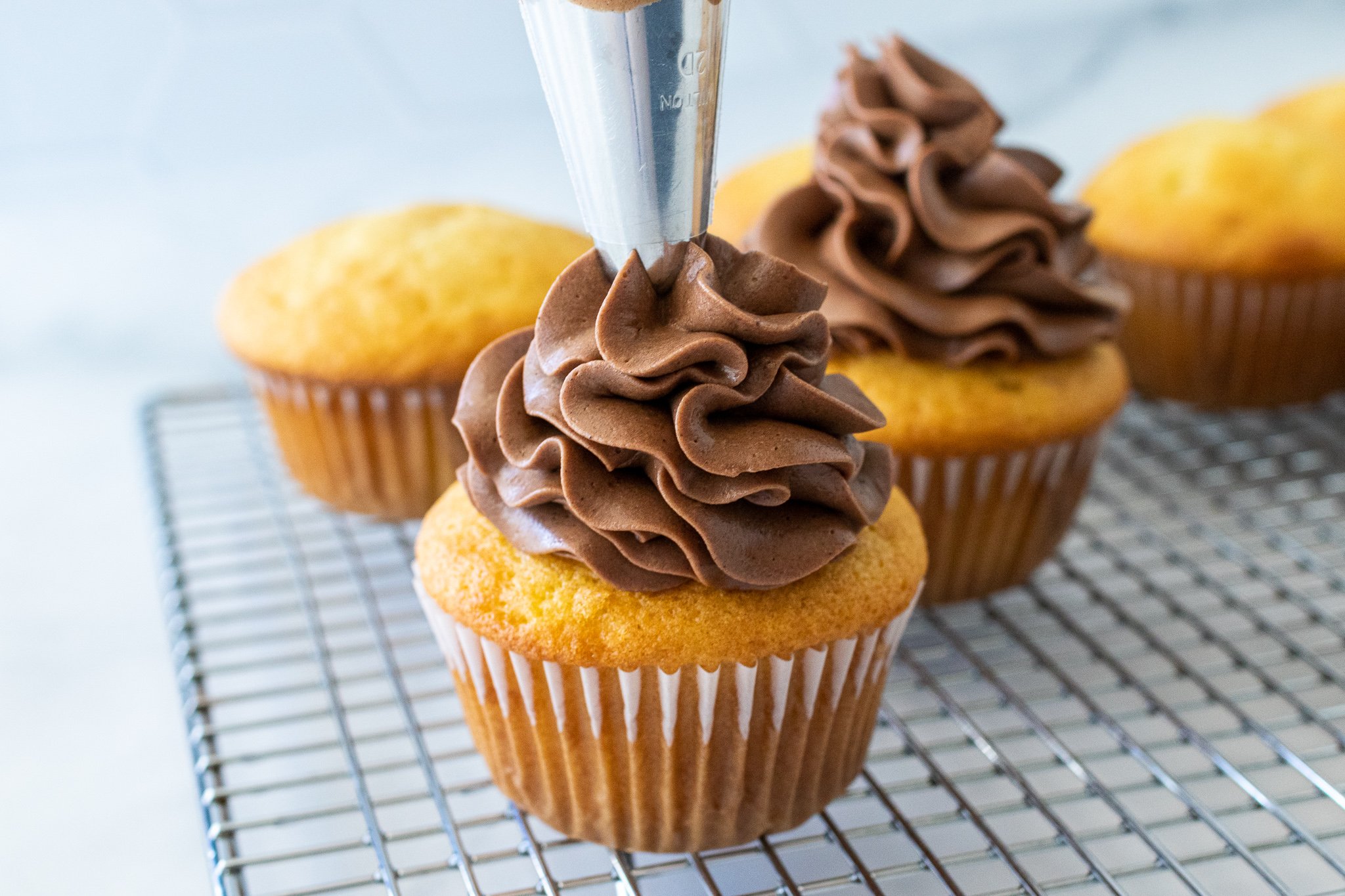 The Perfect Cupcakes (Hacks for the Best Cupcakes) - Momsdish