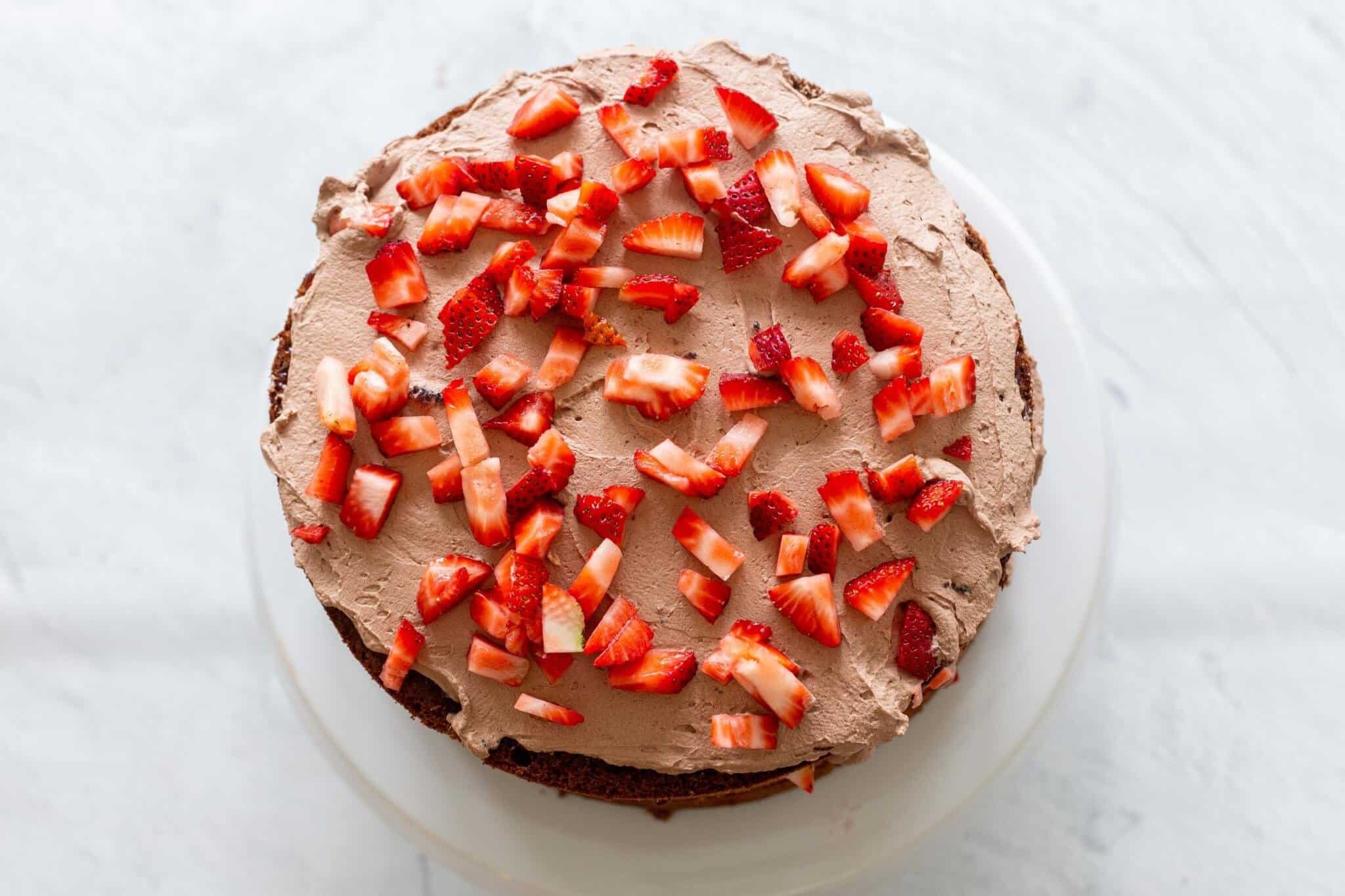 Strawberry Chocolate Cake (Extra Easy) - Momsdish