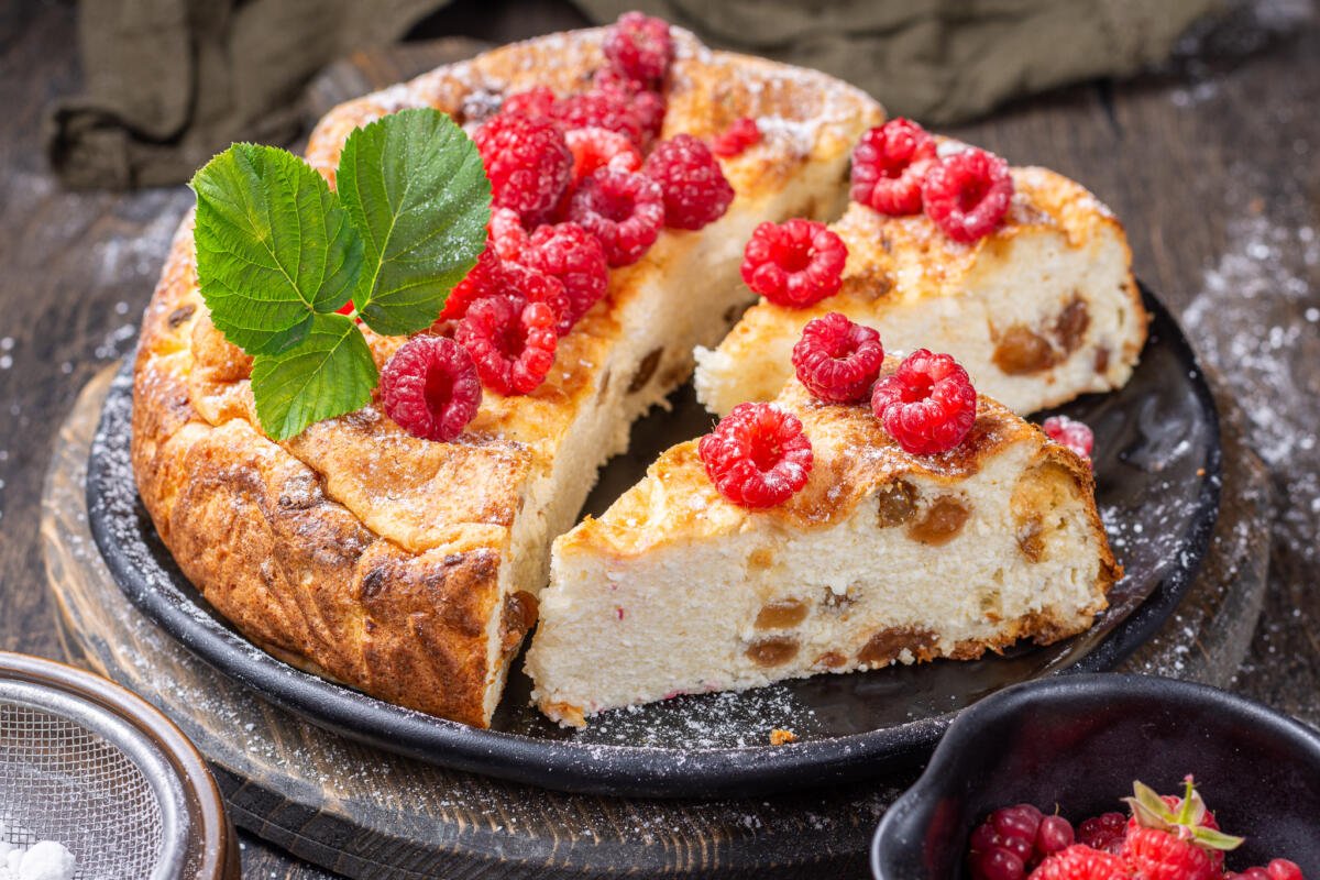 Farmer's Cheese Cake with Raisins (Zapekanka) - Momsdish