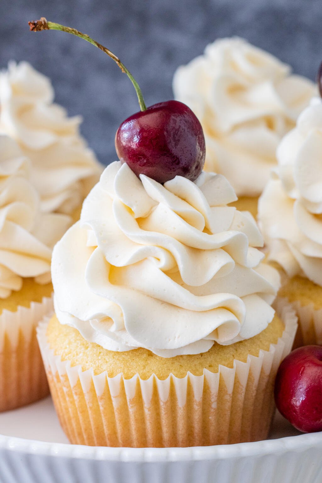 Perfectly Moist Vanilla Cupcakes Recipe - Momsdish