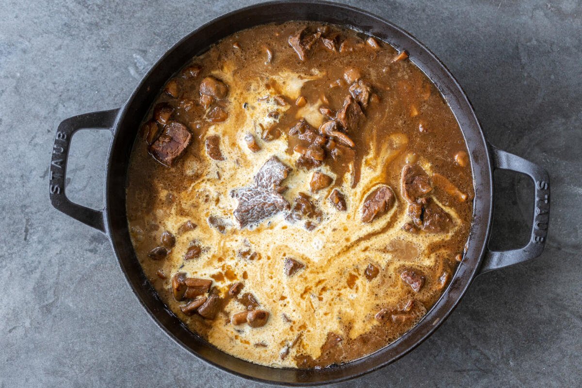 One-Pot Beef Stroganoff Pasta Recipe - Momsdish
