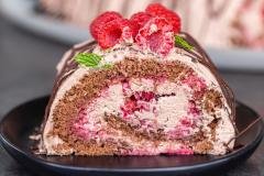 Raspberry Chocolate Roll Cake (Crazy Easy) - Momsdish