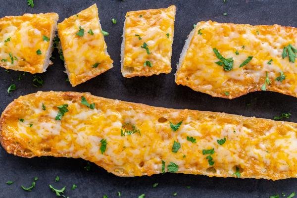 Cheesy Bread Recipe (Extra Easy) - Momsdish