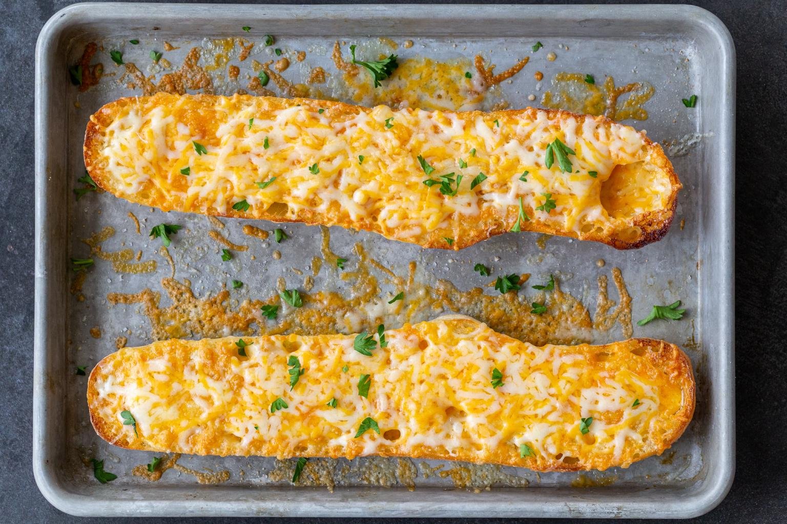 Cheesy Bread Recipe (Extra Easy) - Momsdish