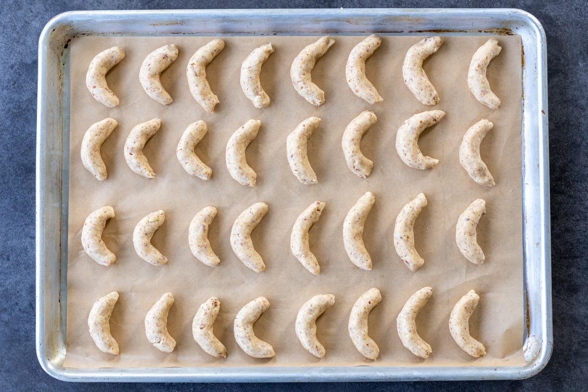 Easy Pecan Crescent Cookies Recipe - Momsdish