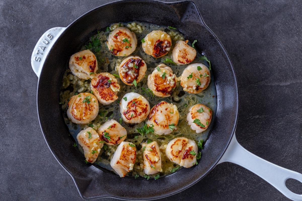 10 Minute Pan-Seared Butter Scallops - Momsdish
