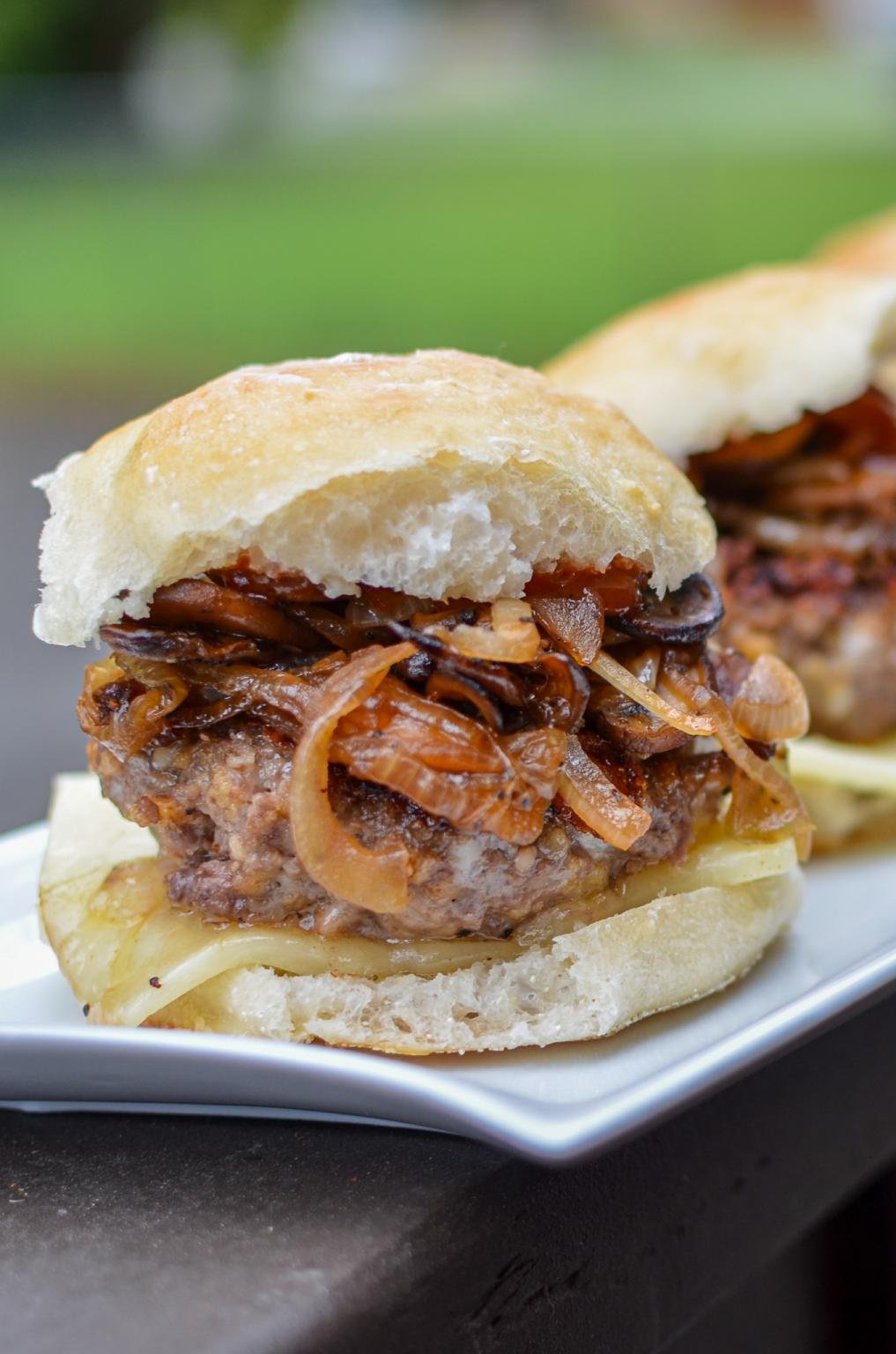 Messy Burger Recipe (Crazy Easy) - Momsdish