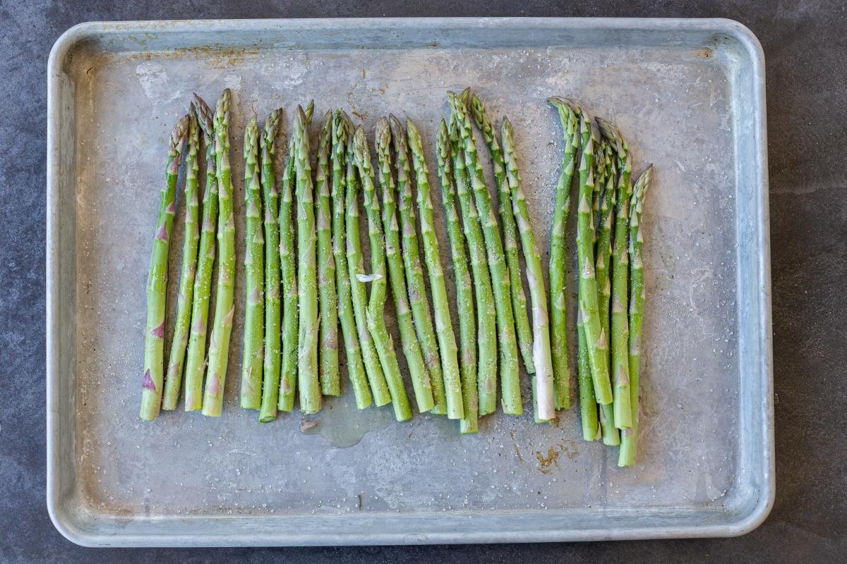 Crispy Baked Parmesan Asparagus - Momsdish