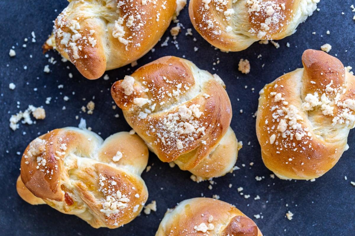 The Best Bulochki Knots Recipe - Momsdish