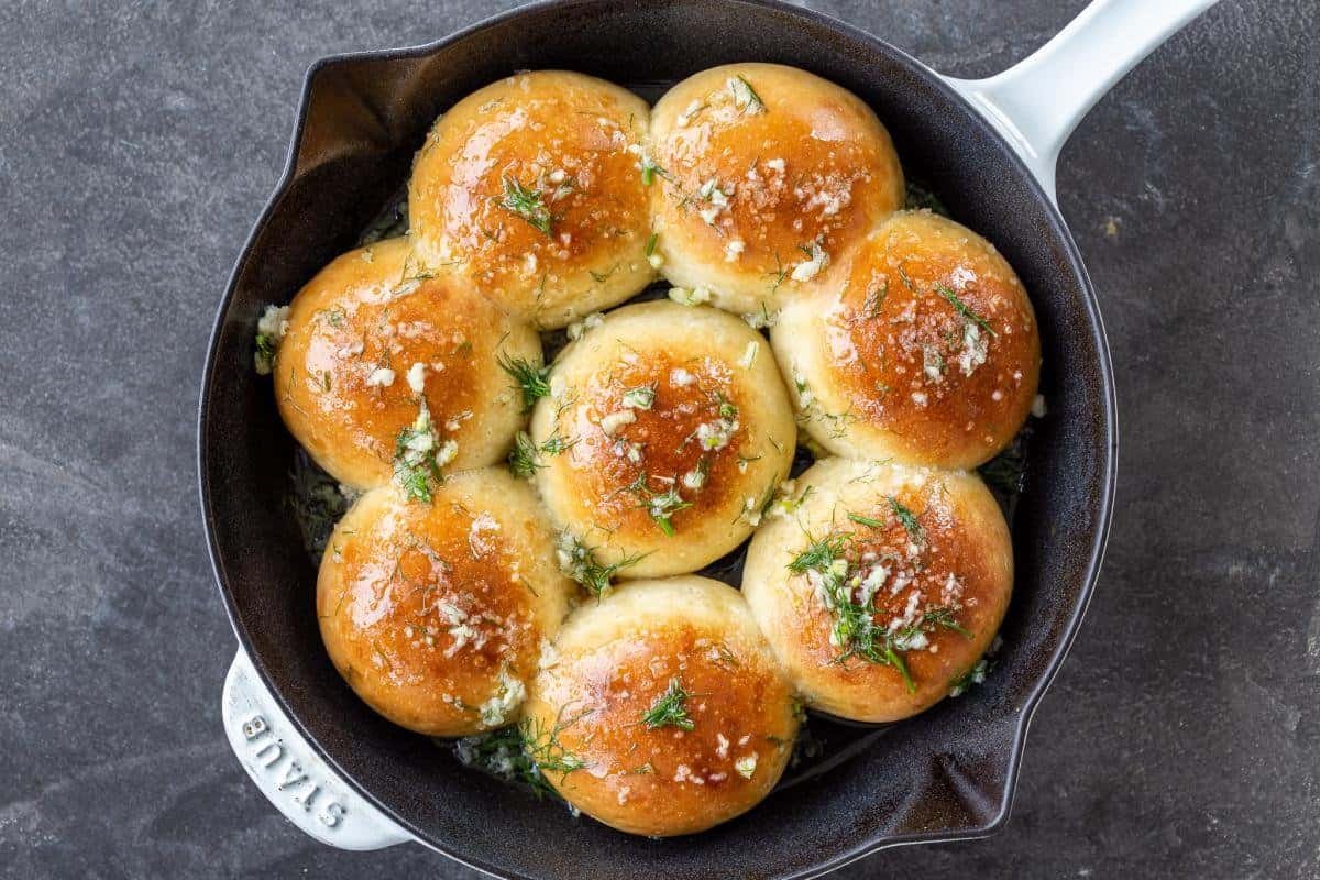 Ukrainian Garlic Bread (Pampushky) - Momsdish