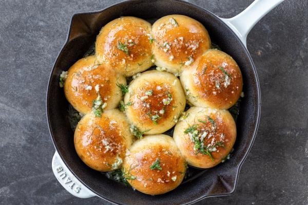 Ukrainian Garlic Bread (Pampushky) - Momsdish
