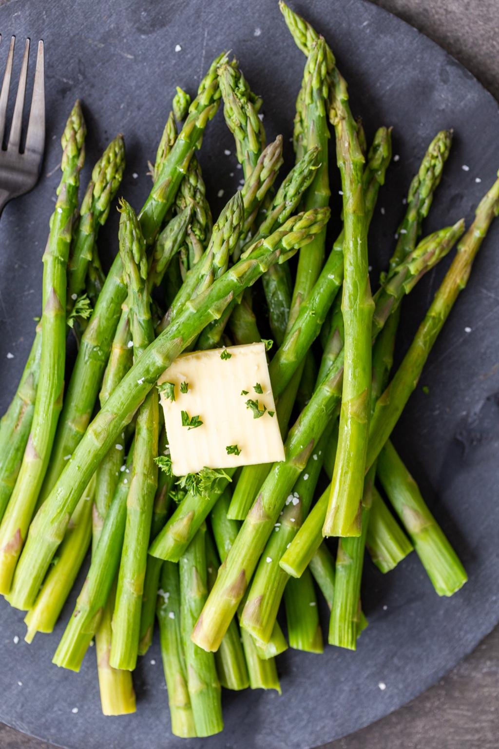 How to Steam Asparagus (Tutorial) - Momsdish