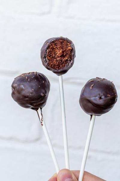 The Best Chocolate Cake Pops - Learn How To Make Them - Momsdish