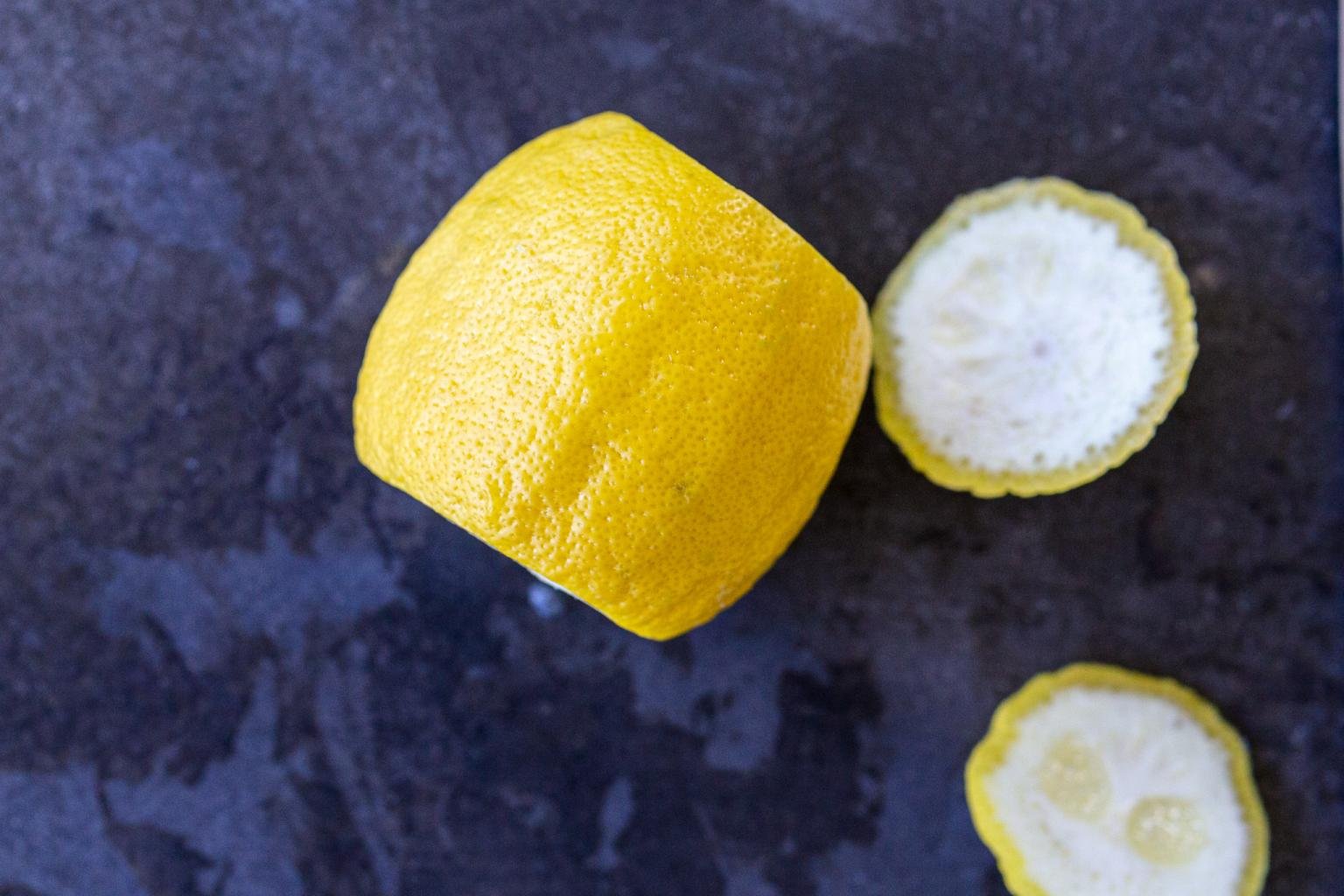 How to Cut Lemons and Limes (Wedge & Slice) - Momsdish