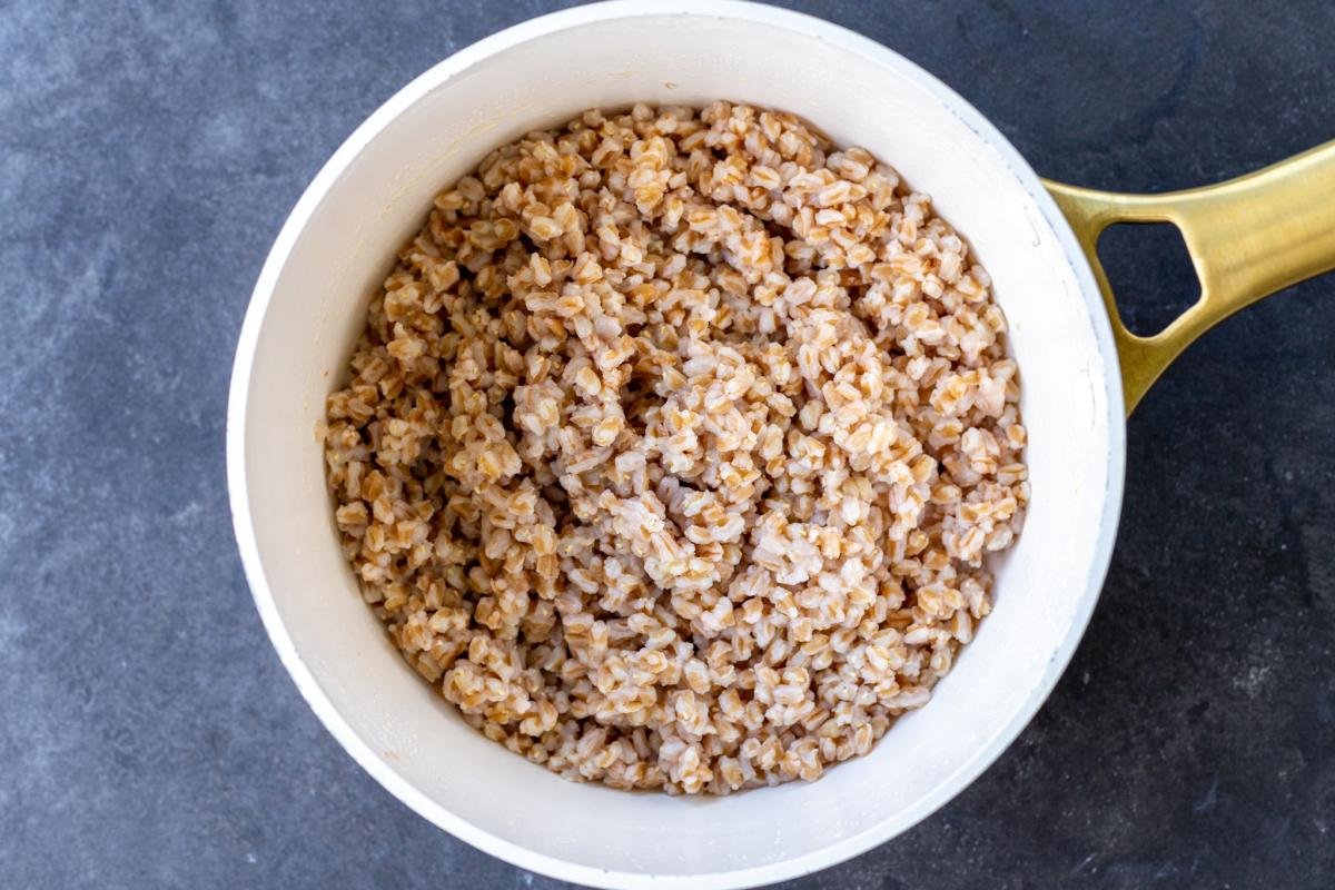 How to Cook Farro (Quick Tips) - Momsdish