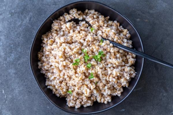 How to Cook Farro (Quick Tips) - Momsdish