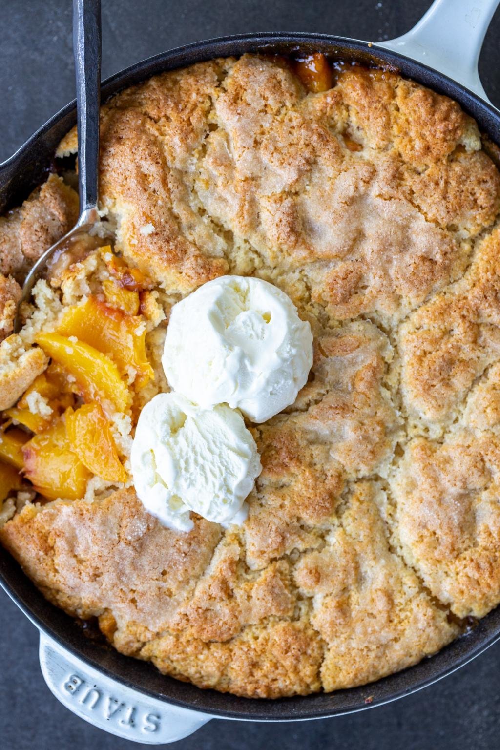 The Southern Peach Cobbler Recipe - Momsdish
