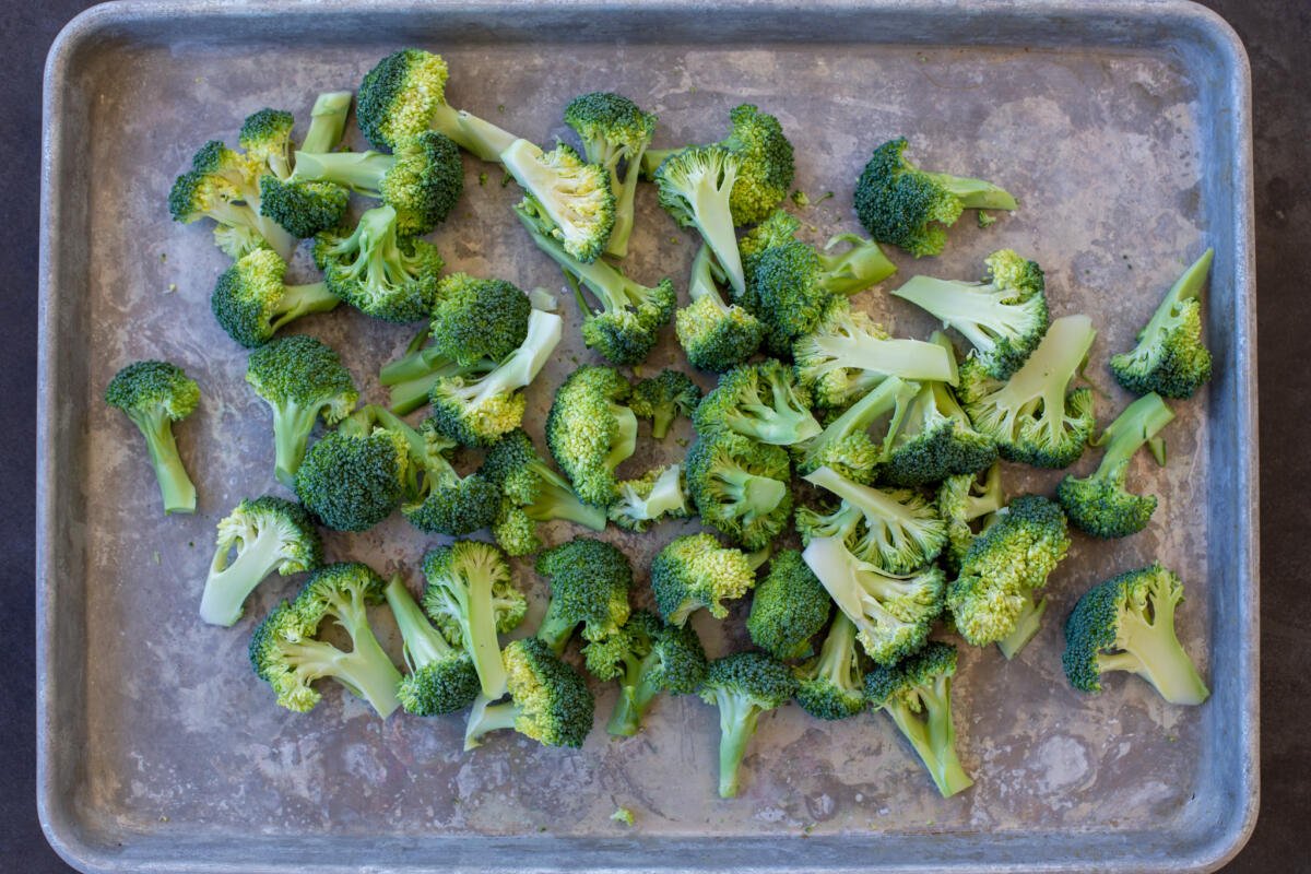 Oven-Roasted Broccoli (3 Ingredients) - Momsdish