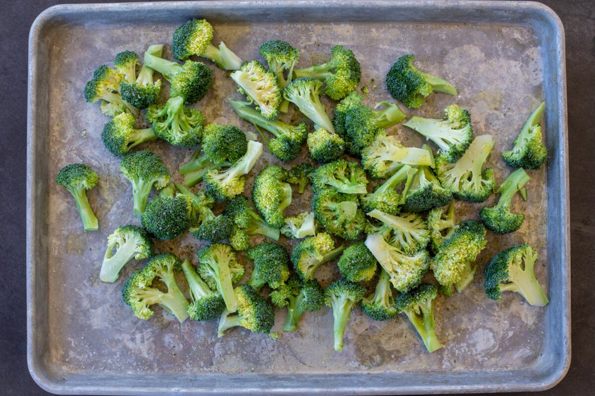 Oven-Roasted Broccoli (3 Ingredients) - Momsdish